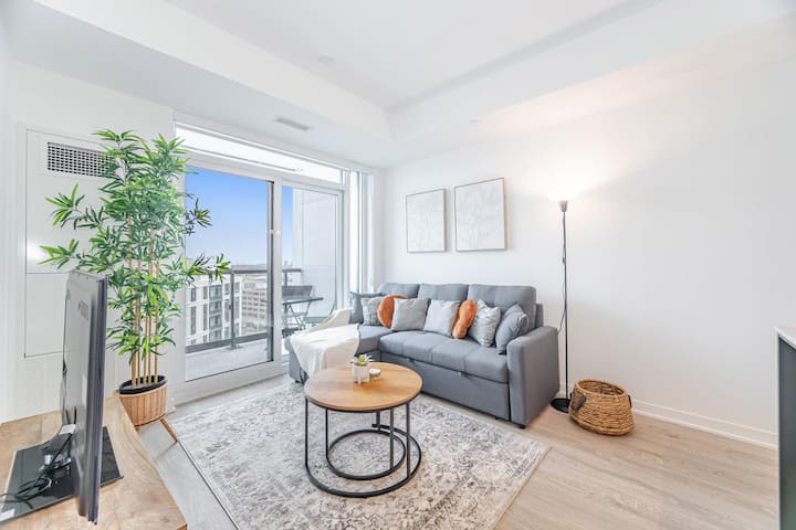 Elegant 1+den Condo, Parking, Balcony - Mississauga