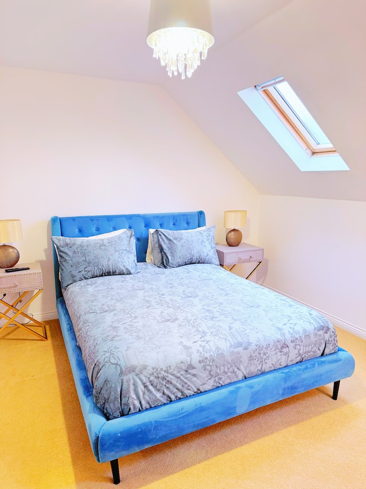 Bedford Hospital Luxury Stay, With Parking/ Wi-fi - Bedford