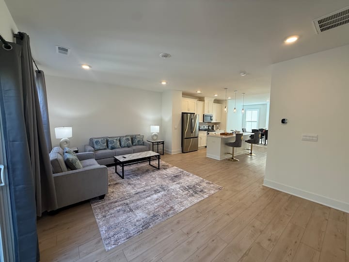 Modern 4-br Furnished Townhouse Near Rtp/duke - Durham, NC