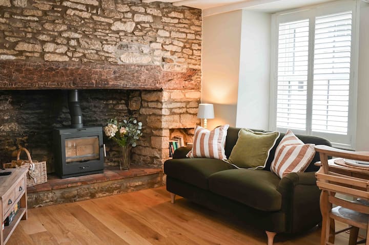 The Snug, Sherston | Cotswold Cottage | Sleeps 4 - Tetbury