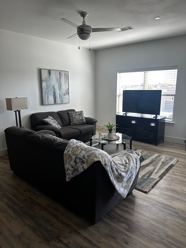 Stylish Retreat With All The Essentials. - Midland, TX