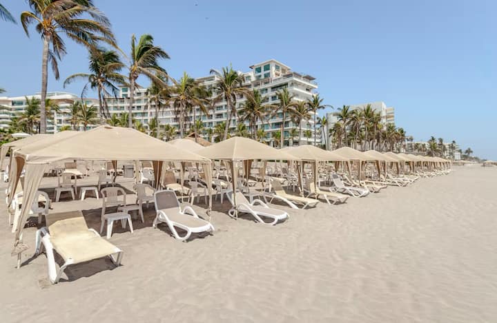 La Isla Emerald - Beachfront | Pool | Gym | Wifi - Acapulco