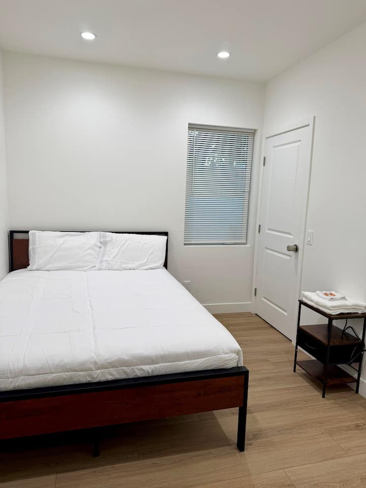 #11 Private Bedroom/bath Near Dtla, K-town, Crypto - Los Angeles, CA