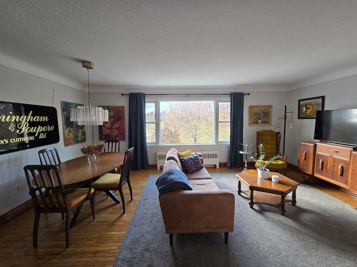 The Gallery At The Harbour - Kingston, Canada