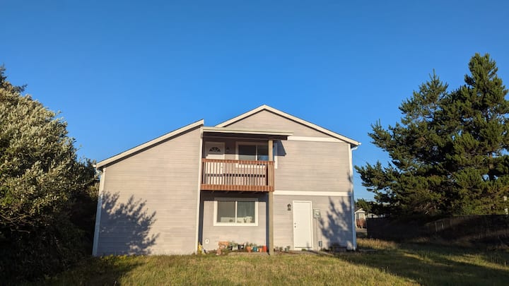 Beach Retreat • King Bed • Wi-fi • Walk To Ocean - Ocean Shores, WA