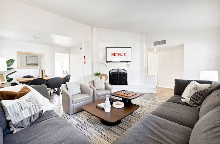 Family-friendly 4br Modern Home W/free Parking - Grand Prairie, TX