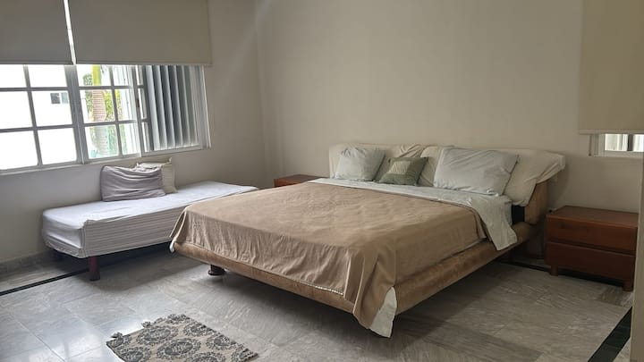 Cama King, Cerca Aeropuerto Con Alberca. - Cancún