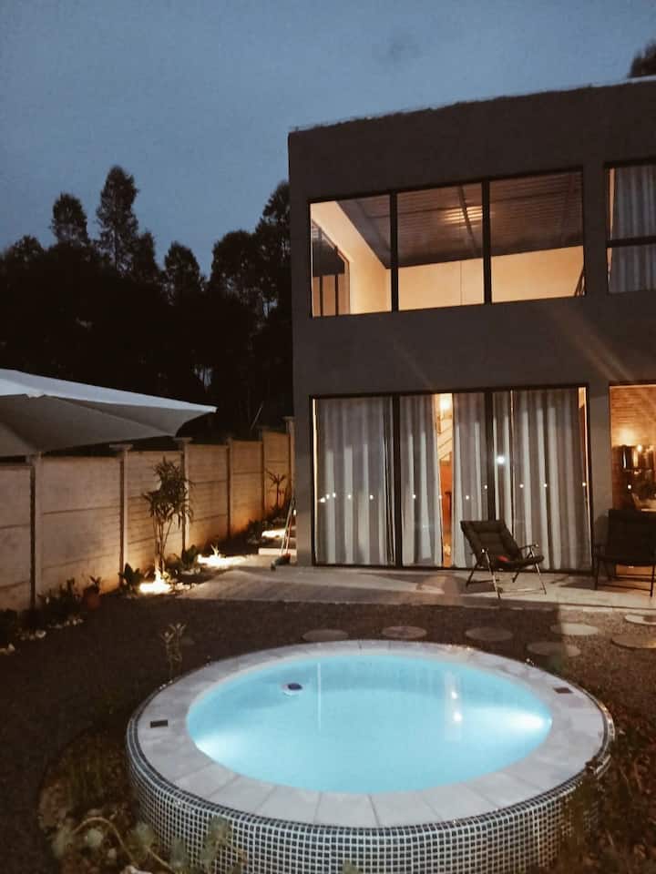 Boni House: Casa Com Piscina Aquecida E Privativa - Brasil