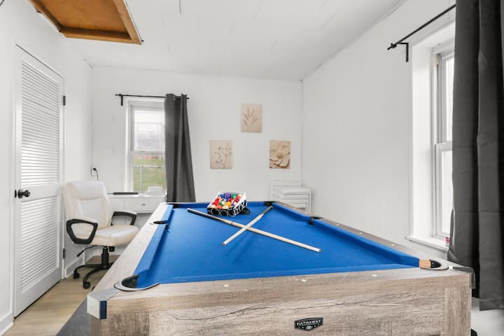 Modern Haven: 3-bed|pool Table & Ping Pong - Akron, OH