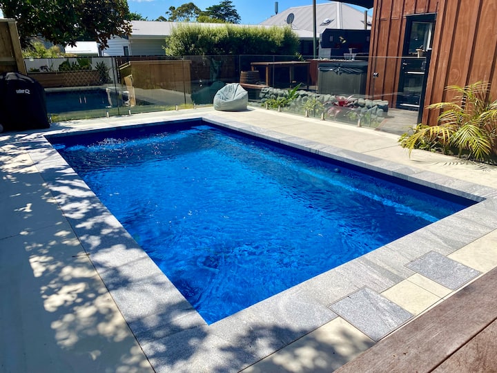 Architectural Home – Pool, Spa & Family-friendly - Auckland