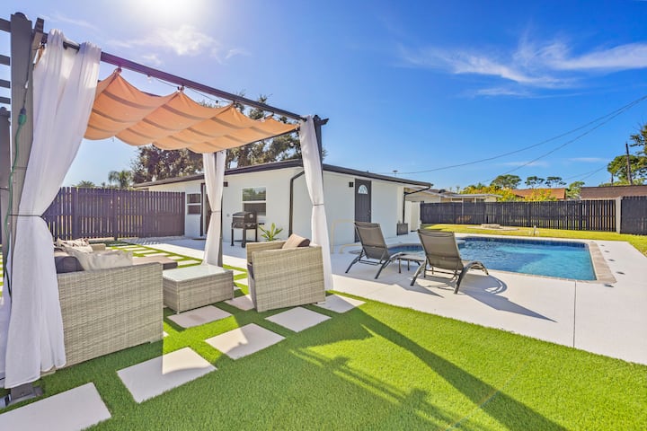 Casa Tranquila Pool • Pergola • Spa Shower Retreat - Venice Beach, FL