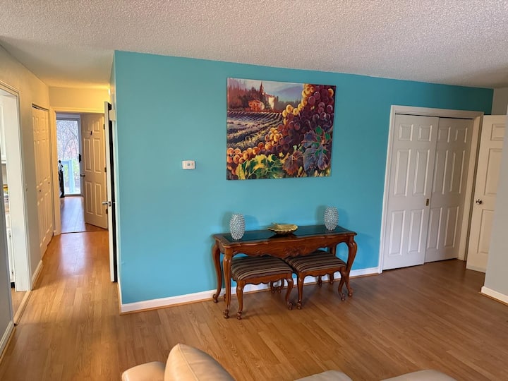 Entire Luxury Condo - Prestigious - Norwich, CT