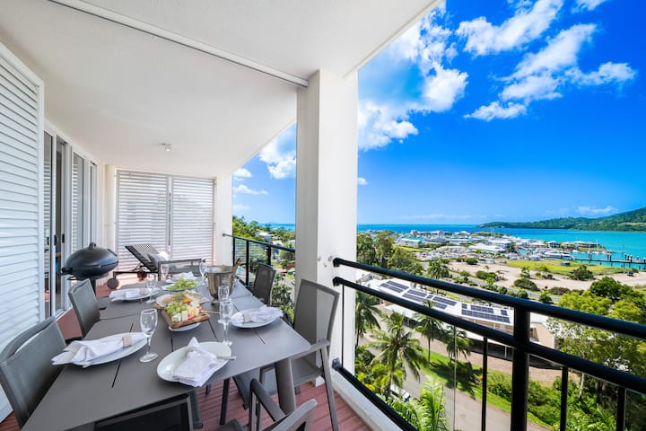 Port Views On Airlie Premier - Airlie Beach