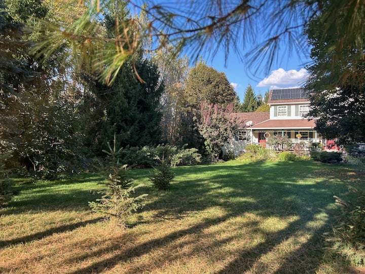 Churchill Pines Guest House - Caledon, ON, Canada