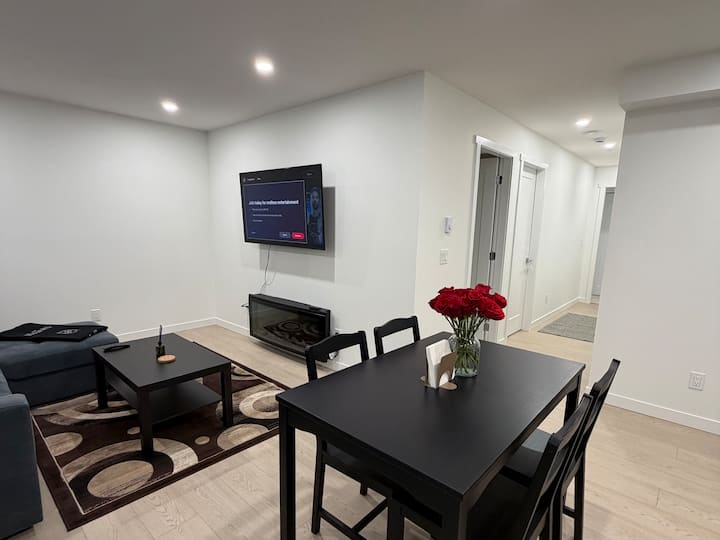 Bright & Modern Langley Home - Langley