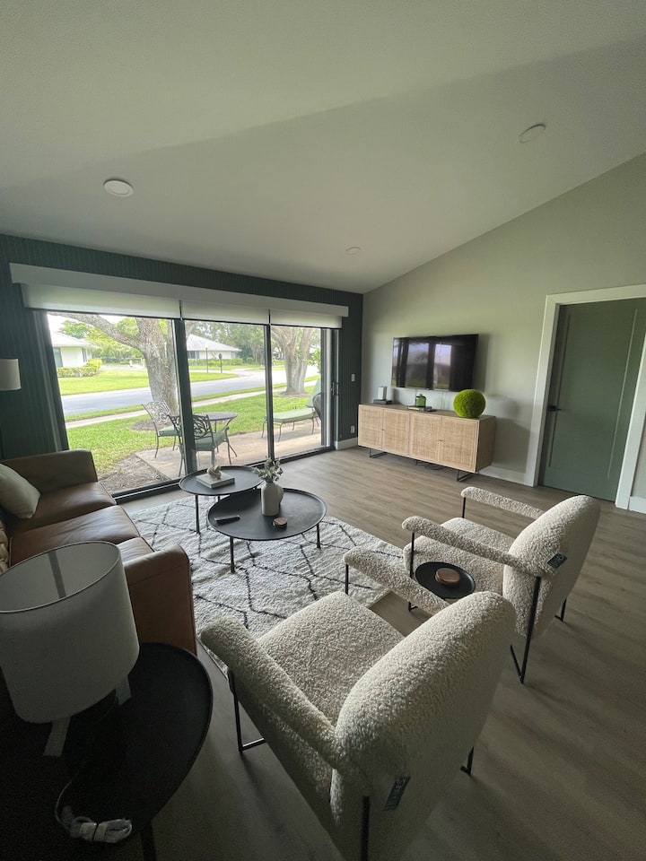 Palm Beach Gardens Charmer - Palm Beach Gardens, FL