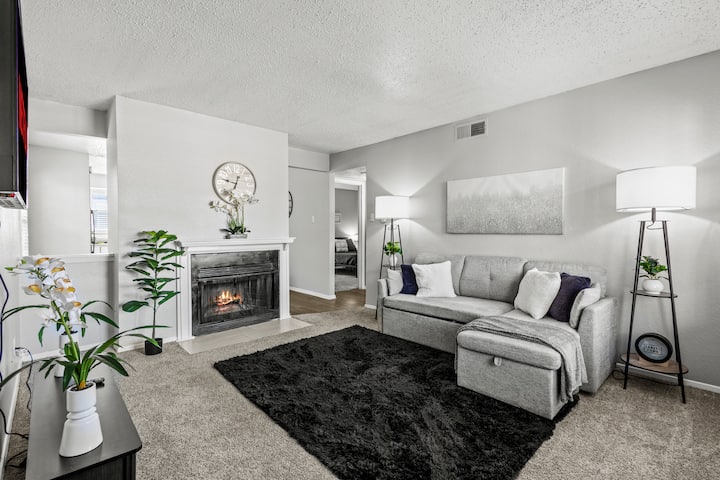 New Charming 2bd I 5 Min To At&t I Pool + Prkg - Arlington, TX