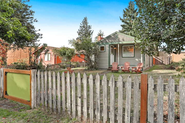 Cute Storybook Home With Tons Of Natural Light! - Shoreline, WA