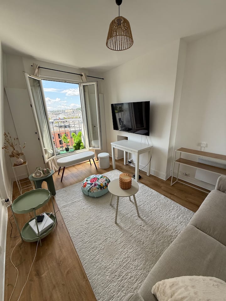 Agréable Studio Avec Un Balcon Ensoleillé - Puteaux