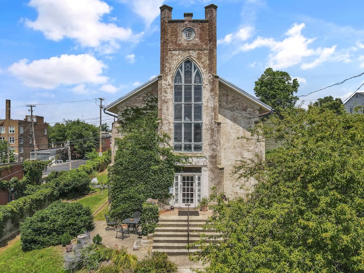 The Historic Tabernacle On Chestnut - Hocking County, OH