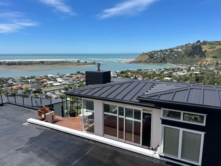 Luxury 4-bedroom Sumner Home With Ocean Views - Christchurch