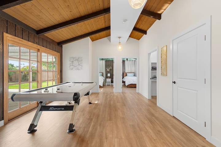 Spacious 6br Family Friendly Home With Game Lounge - Santa Ana, CA