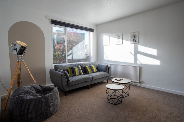 Central Location/ Canal Side / Pool Table - Loughborough