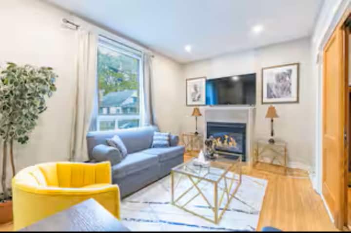 Modern 2-unit Combo Getaway | Downtown - London, Ontario