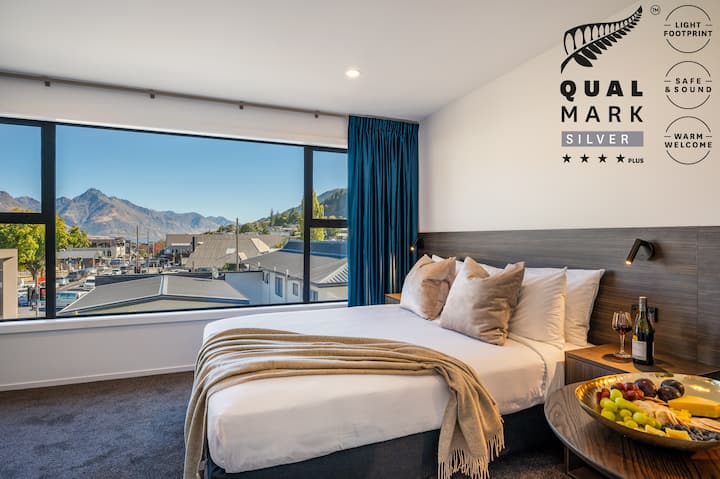 Luxe Queen Studio With Lake & Mountain Views - Queenstown