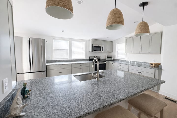 Waterfront~screened In Porch~pet Friendly - Ipswich, MA