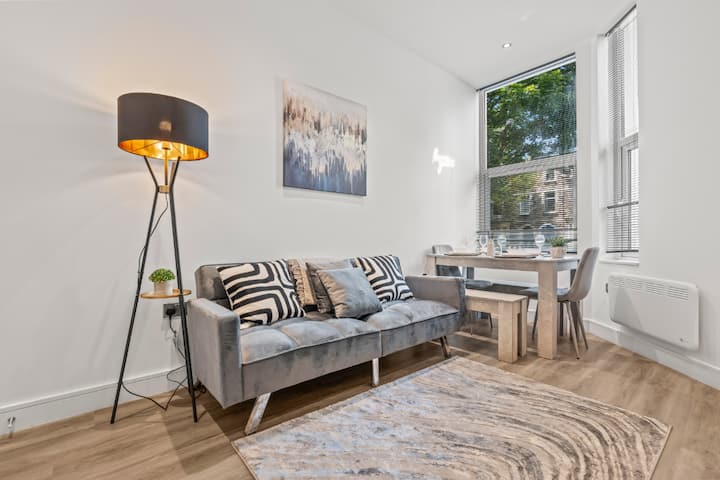 Central Cardiff Flat Sleeps 5 + Parking & Paid Spa - Cardiff