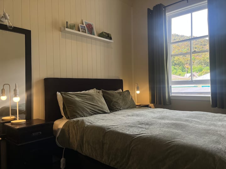 Historic Wilson’s Hotel With Nourish Flourish! - Reefton
