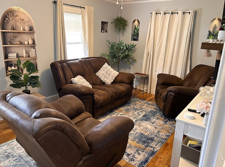 Downtown Mooresville Fun! 2 Bed Bungalow - Mooresville, NC