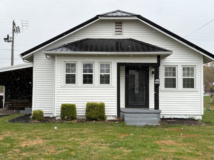 2bedroom Home Away From Home - Austin, IN