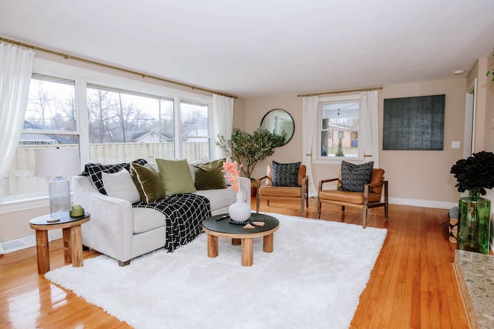 Spacious Hendo Home In The Center Of Everything! - Hendersonville, NC