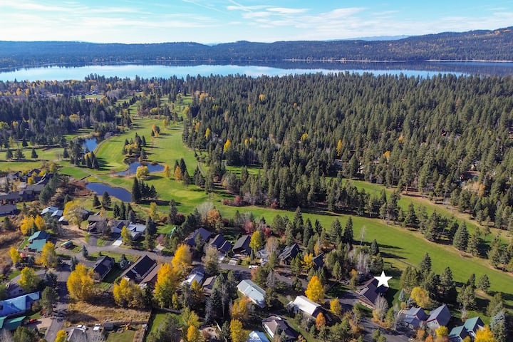 Huge Yard, Firepit & Hot Tub On Mccall Golf Course - McCall, ID