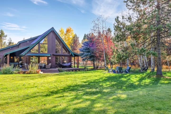 New Listing Discount! Huge Lot On Course + Hot Tub - McCall, ID