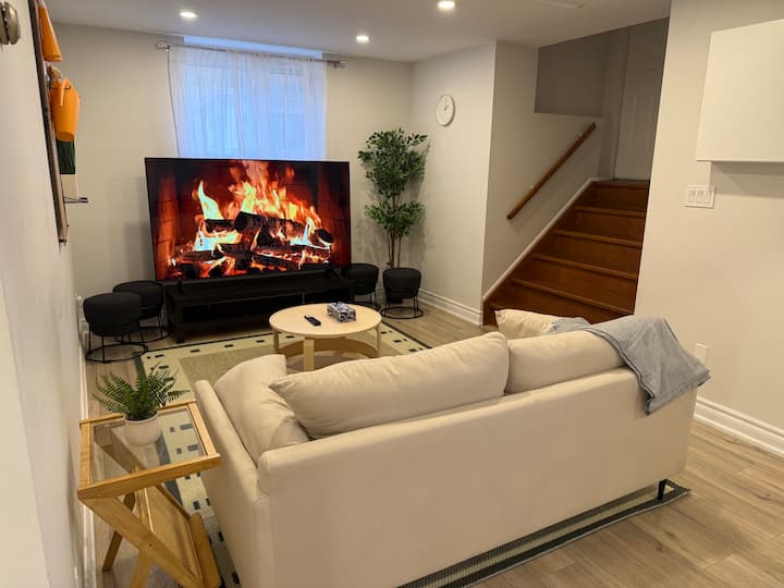 Walk Out 3 Bedroom Basement In Richmond Hill - Ontario