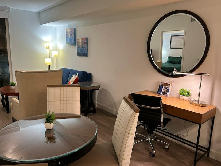 Gorgeous Ktown Apt's Walk To Shops And Restaurants - Los Angeles, CA