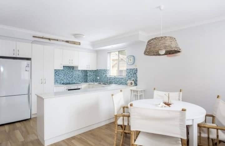 Mollymook Sands Unit 10 - South Coast Getaway. - Ulladulla