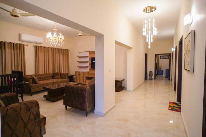 Luxury 1 Kanal Upper Portion (14km From Airport) - Lahore