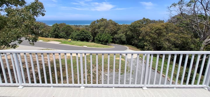 Anthem House: The Leonard Suite. - Lakes Entrance