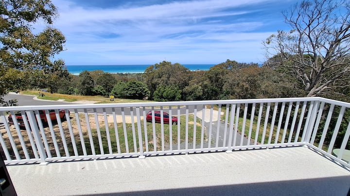 Anthem House: The Leonard Suite. - Lakes Entrance