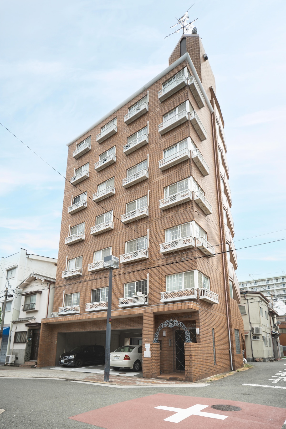 Toho Building 401｜Accommodates up to 8 Guests - Apartments for Rent in ...