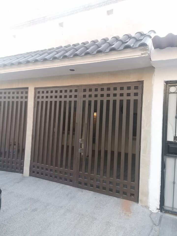 Práctica Casa Cochera Amazon Puerto Interior - León