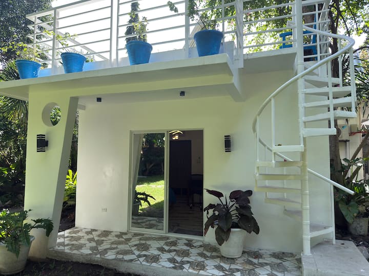 1 Br Beachfront Escape W/ Private Path & Deck - Dauin