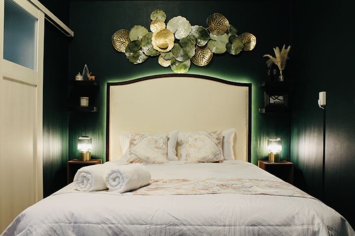 足利駅徒歩５分・シモンズ製クイーンベッド・バリアフリー・Netflix見放題・無料駐車場・最大5名様 - Ota