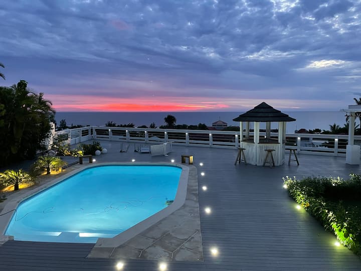 *Villa Vénus* - Piscine Et Vue Mer - Saint-Gilles les Bains