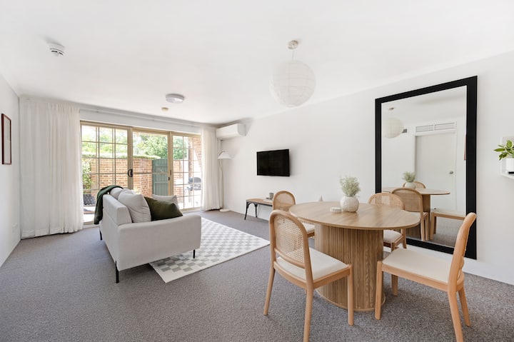 Light Filled Kingston Ground Floor 2 Bedroom Apt - Queanbeyan