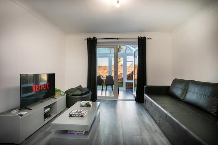 Stylish 2-bed Home In Nottingham | Wifi | - Nottingham